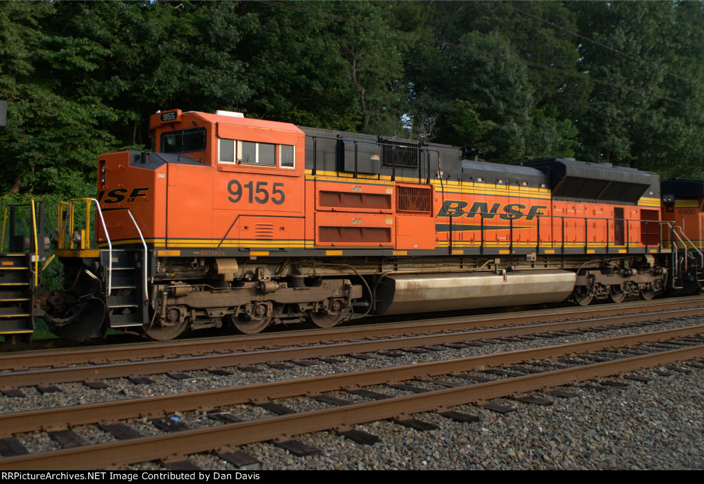 BNSF SD70ACe 9155 as the second unit on K041-13